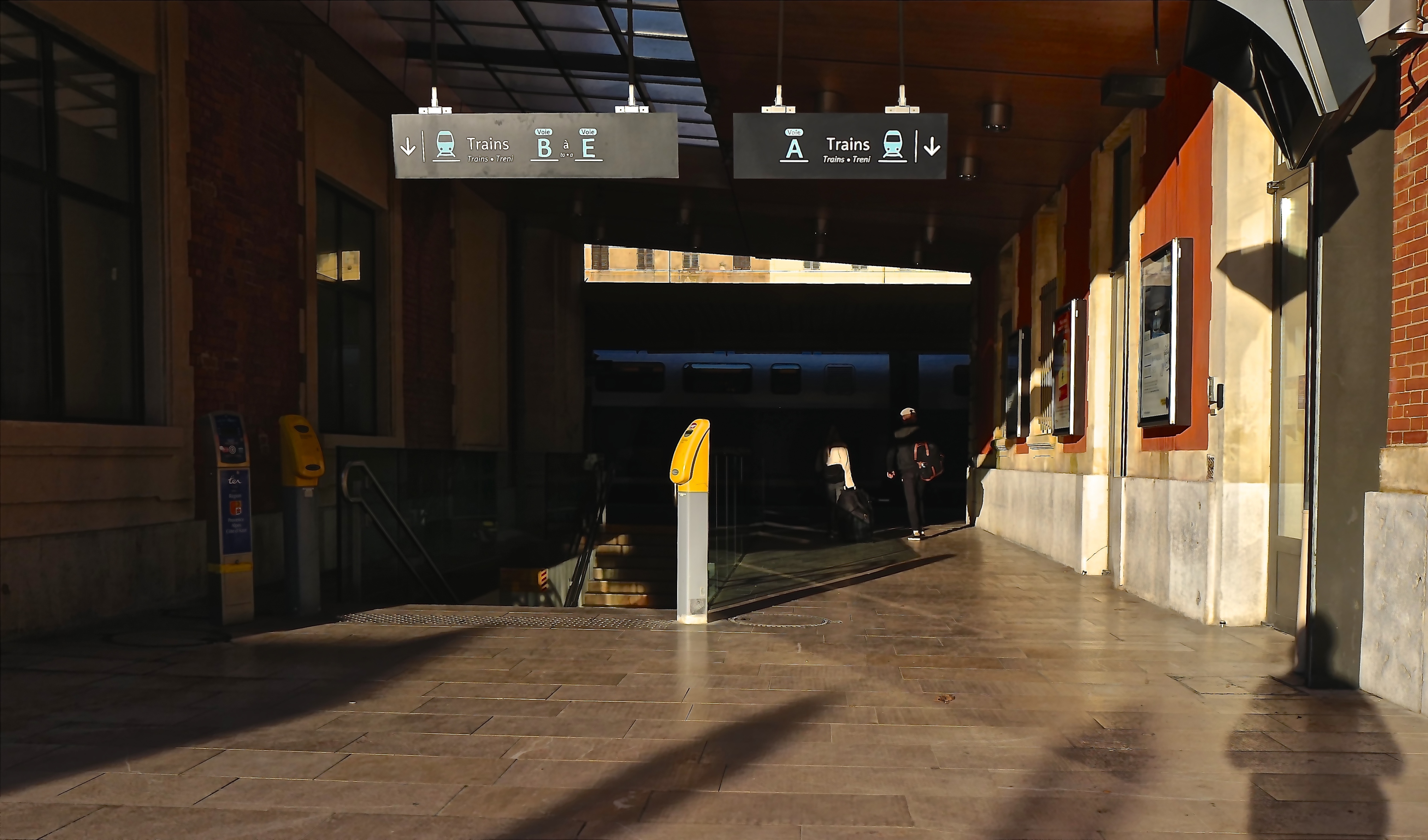 Veuillez composter votre billet… par G. Dubois - une photo par jour